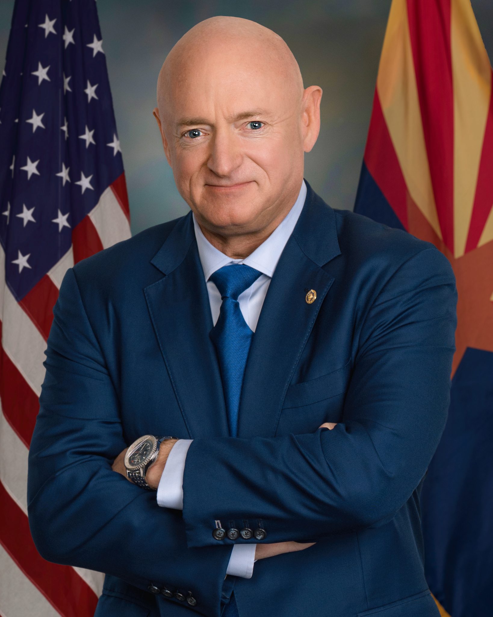 🚨 Sen. Mark Kelly Calls on GOP to Condemn Trump’s Threats – 5minstory